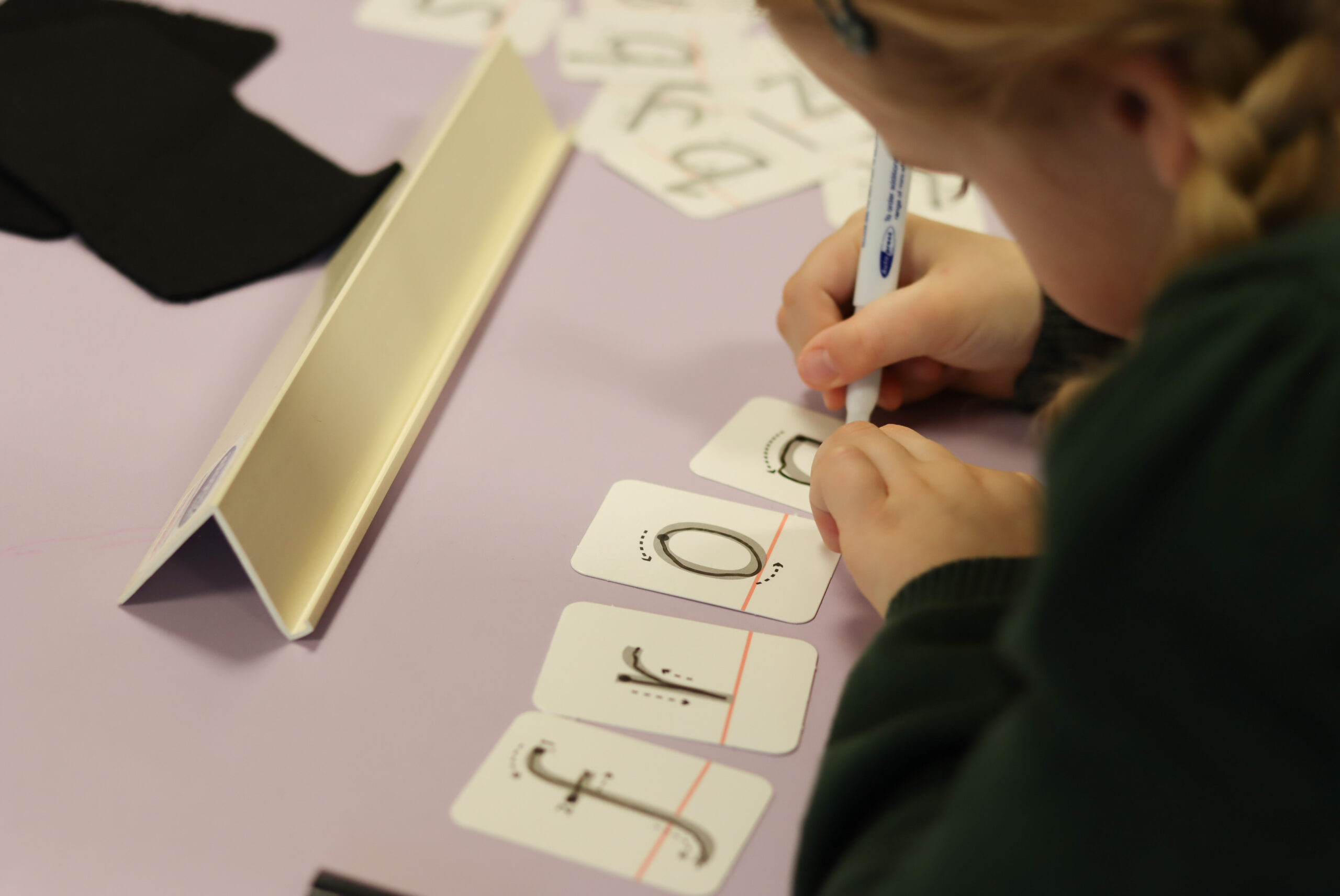 CHILD'S LETTERS AND PICTURES CARDS - CURSIVE » Autopress Education