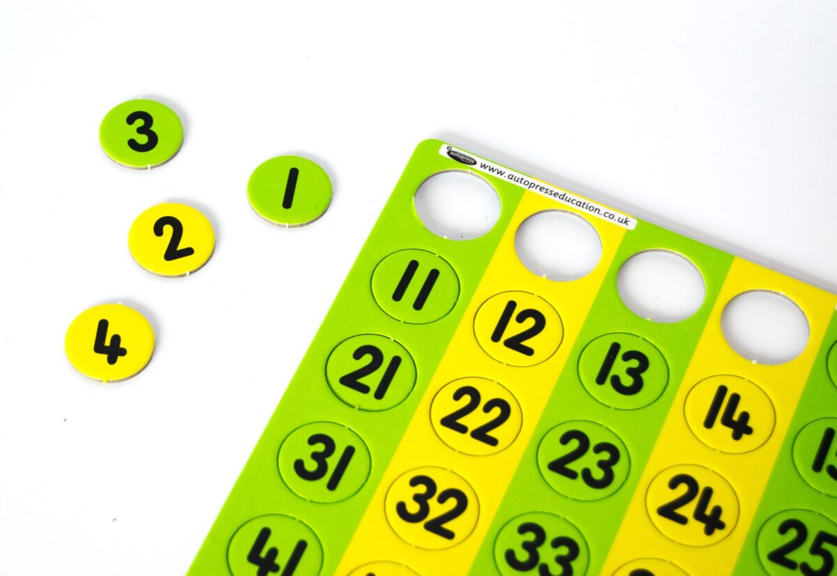 HUNDRED SQUARE WITH POP-OUT NUMBERED COUNTERS (1-100) » Autopress Education